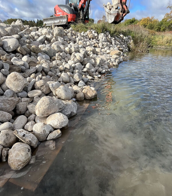 Installing LUNKERS for Fish Habitat on Medway Creek (UTRCA weekly ... Installing LUNKERS for Fish Habitat on Medway Creek (UTRCA weekly ...